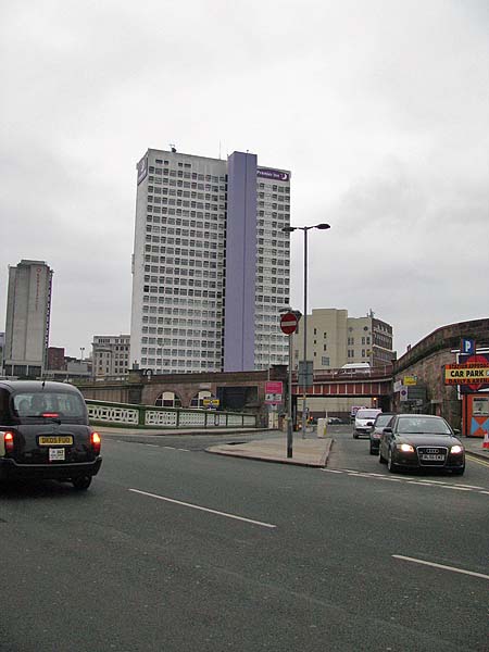 Premier Inn - Victoria Bridge Road
