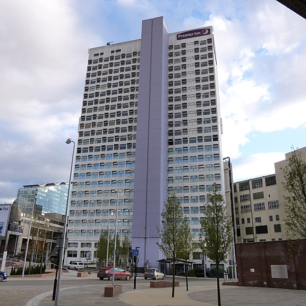 Premier Inn - Victoria Bridge Road